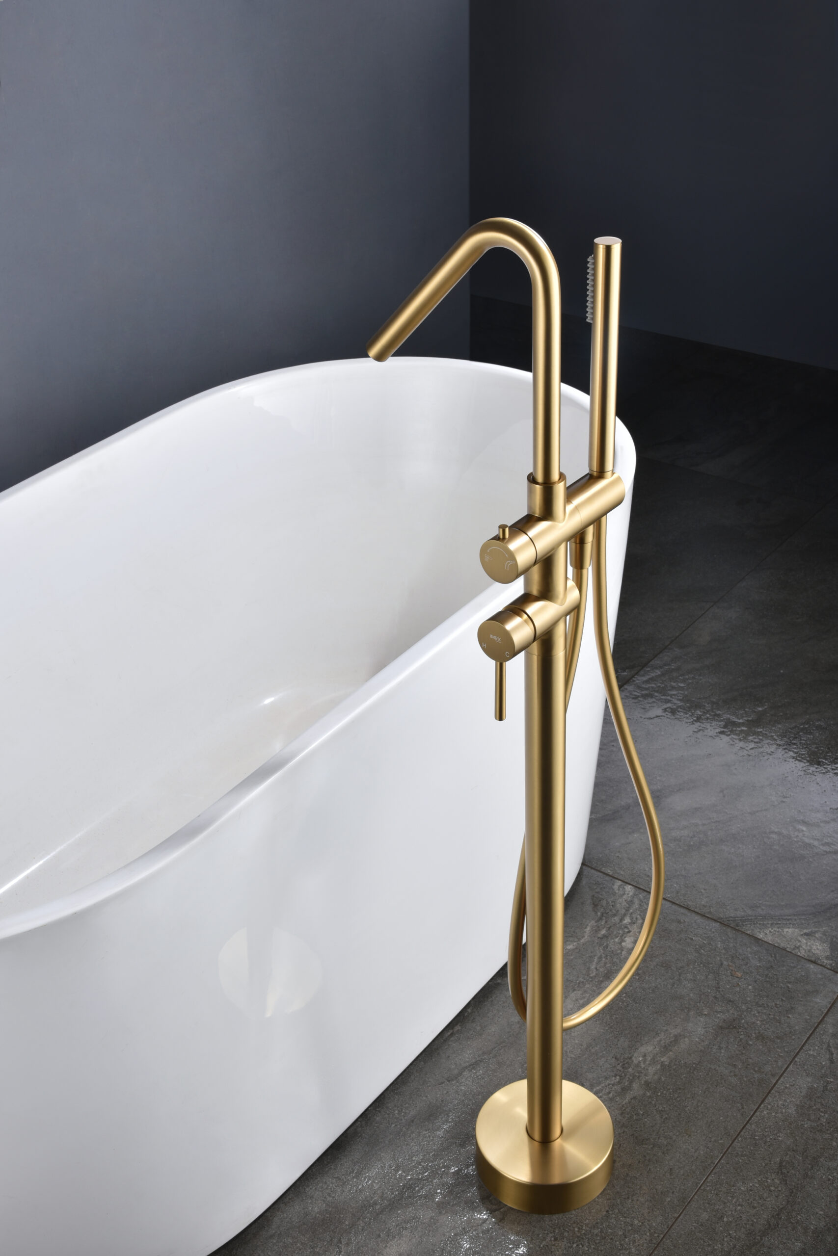 Robinetterie pour baignoire ilot ROBINETTERIE | Chic Carrelage
